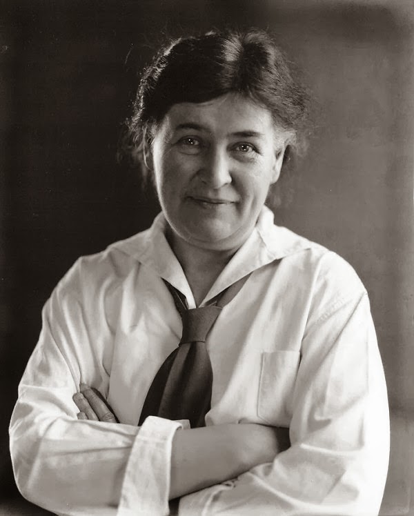 Analysis of Willa Cather’s Old Mrs. Harris – Literary Theory and Criticism